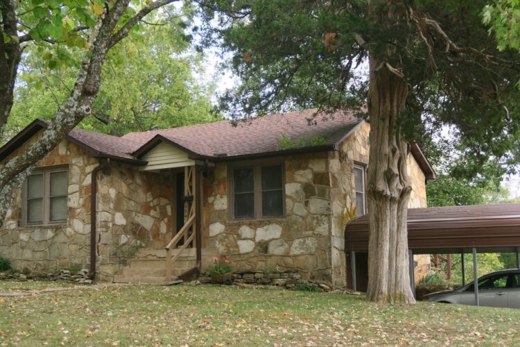 Giraffe Stone Architecture in the Ozarks - The Accidental Ozarkian